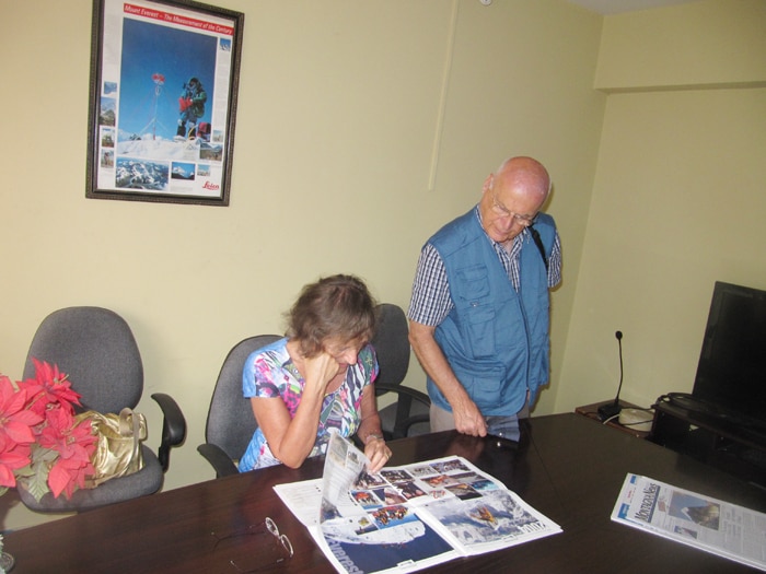 Boselli couple in Evk2cnr office, Kathmandu - Montagna.TV