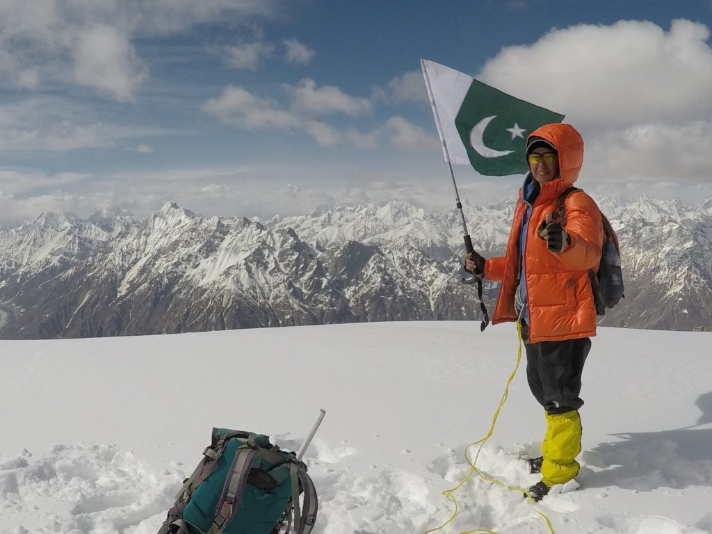 Samar Khan, la ciclista pakistana conquista l'inviolato Barganchu ...