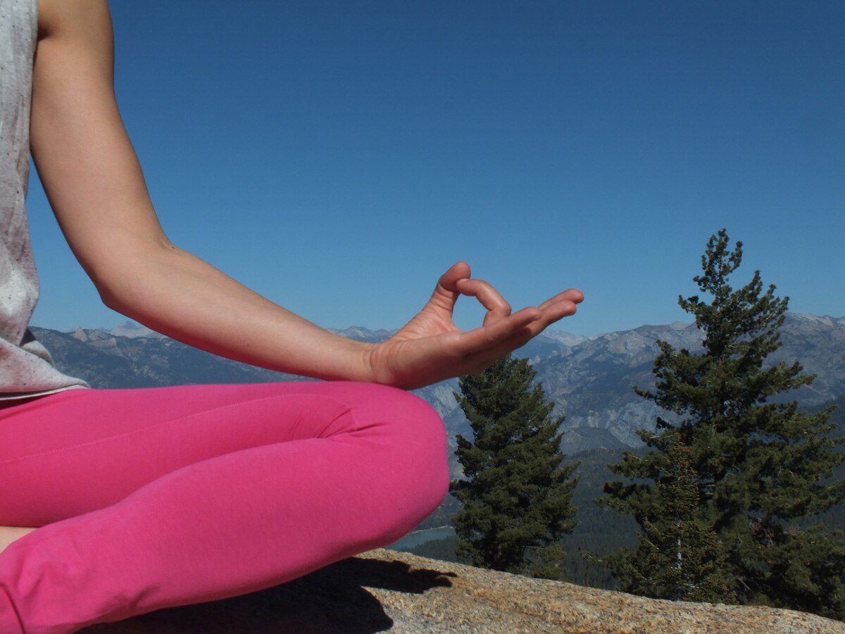 Yoga, una montagna di benefici e una lezione gratis da scaricare ...