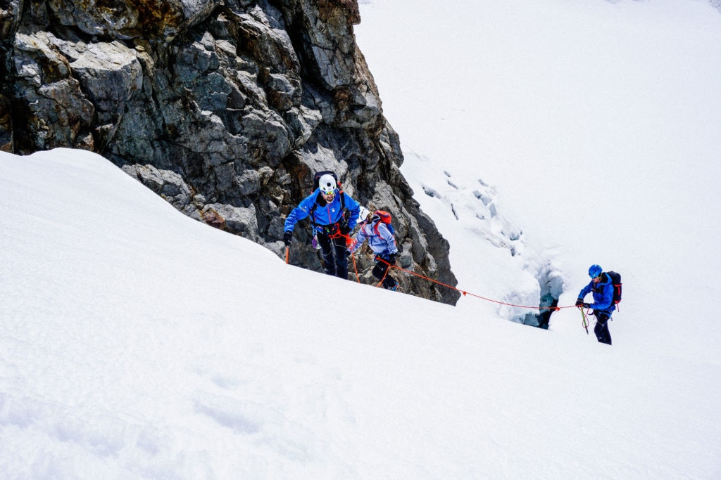 La salita e la progressione - Video tutorial alpinismo su ghiacciaio ...