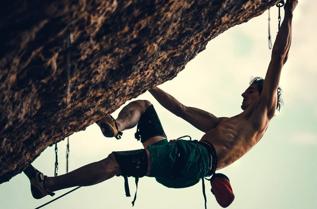 Adam Ondra in azione su Perfecto Mundo - Montagna.TV