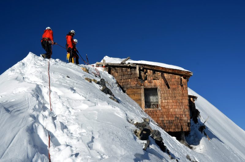 Gran Zebrù senza neve. Riemerge completamente la baracca della Grande ...