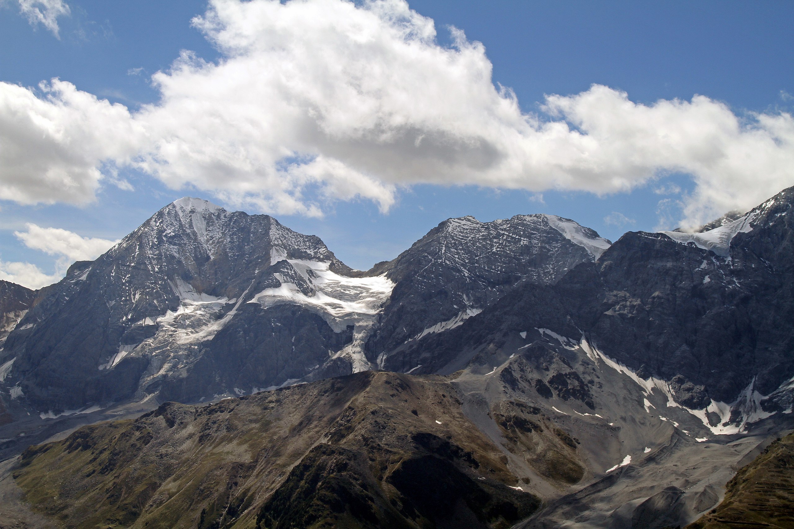 Gran Zebrù senza neve. Riemerge completamente la baracca della Grande ...