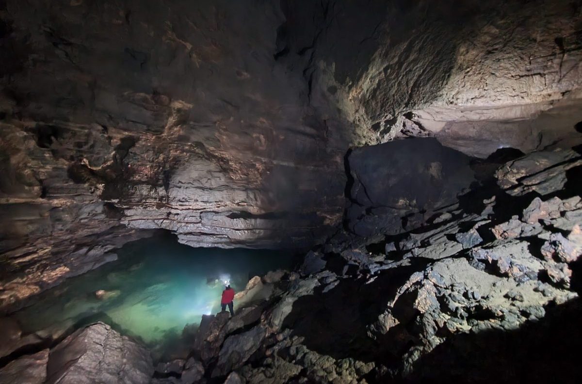 Carso triestino, scoperta una enorme caverna sotto una dolina "che ...