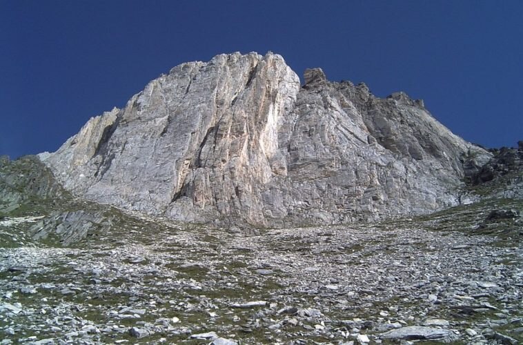 Croda Bianca, scivola sulla neve e precipita per 200 metri. Morto ...