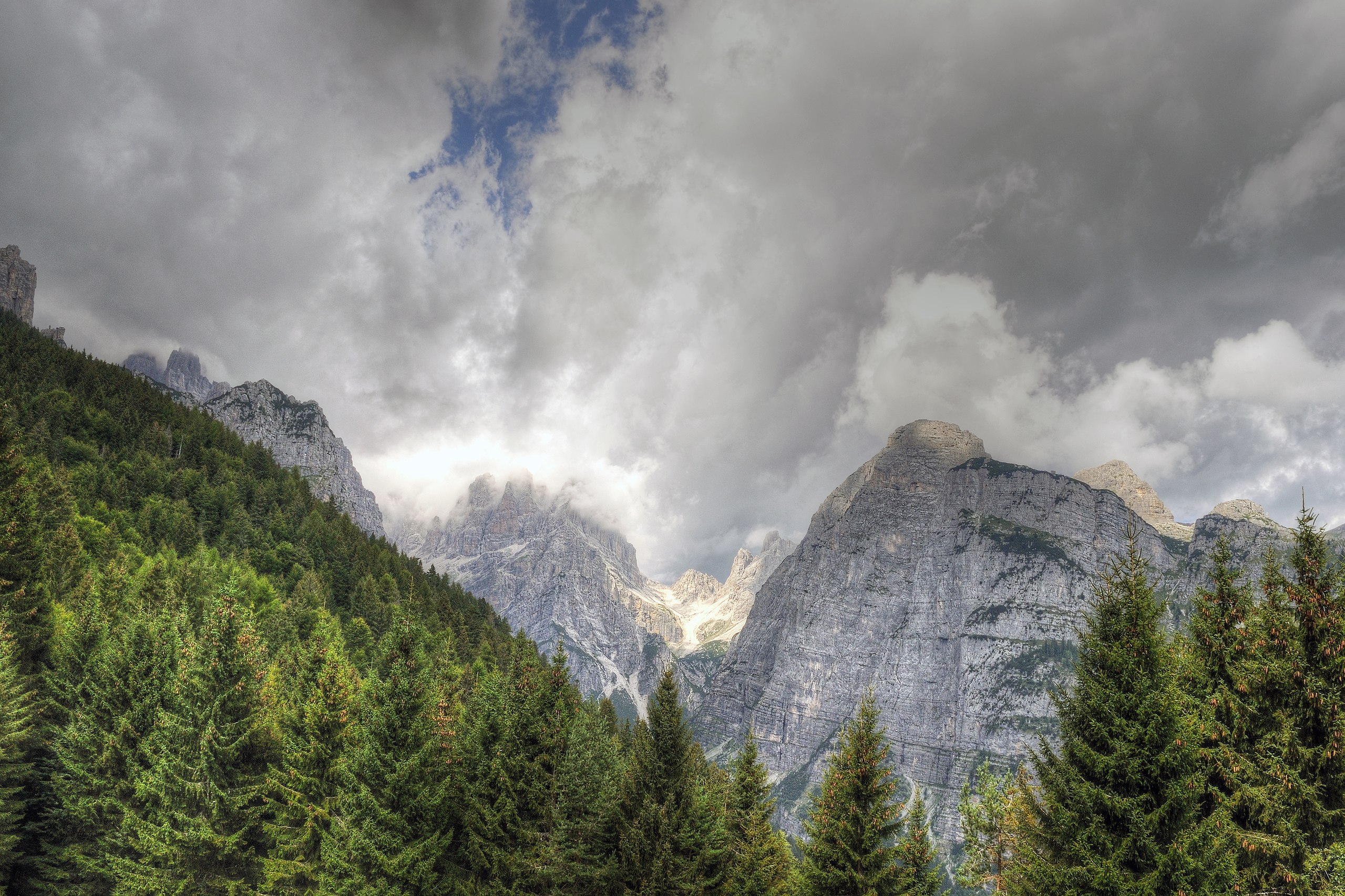 Dolomiti di Brenta, chiuso per frana il sentiero di accesso al rifugio ...