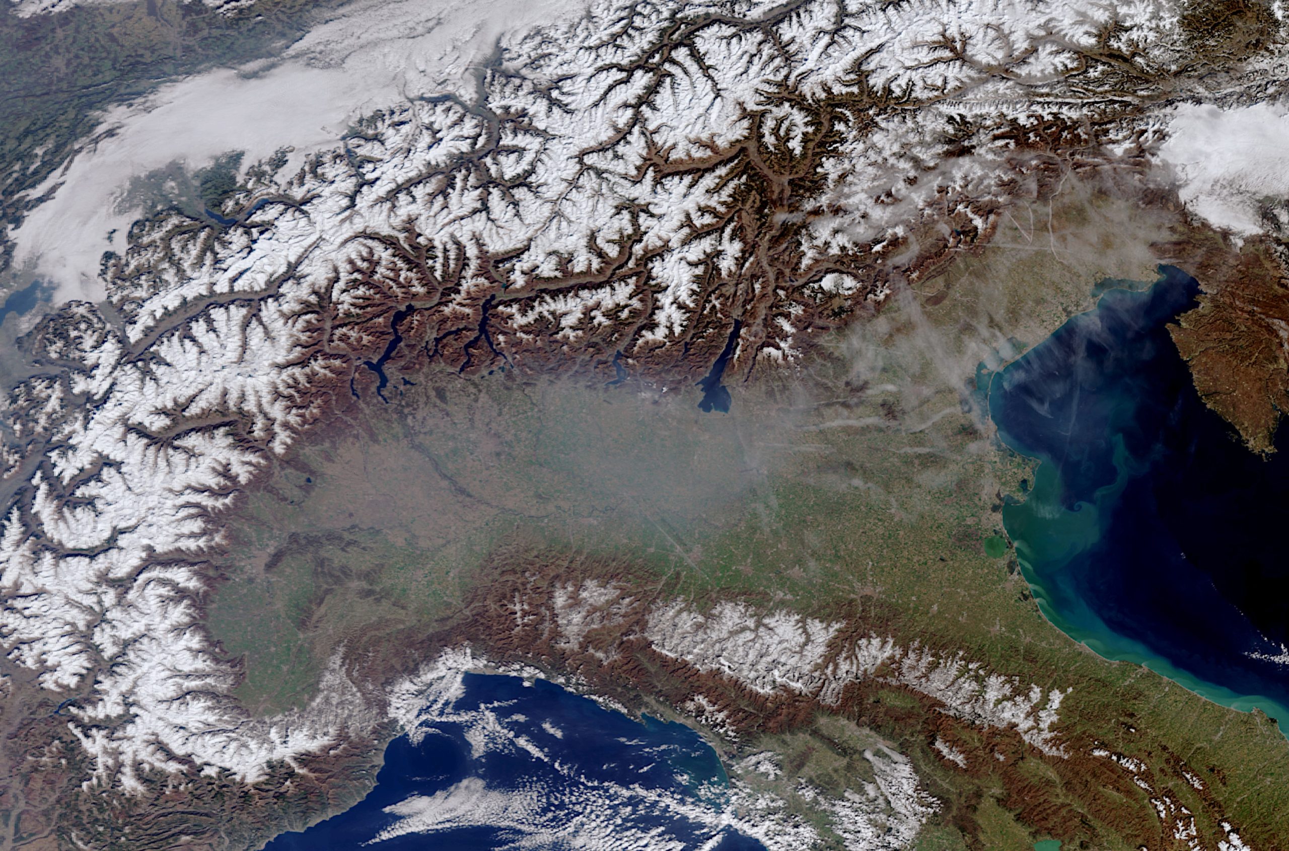 La tristezza delle Alpi povere di neve viste dallo Spazio - Montagna.TV