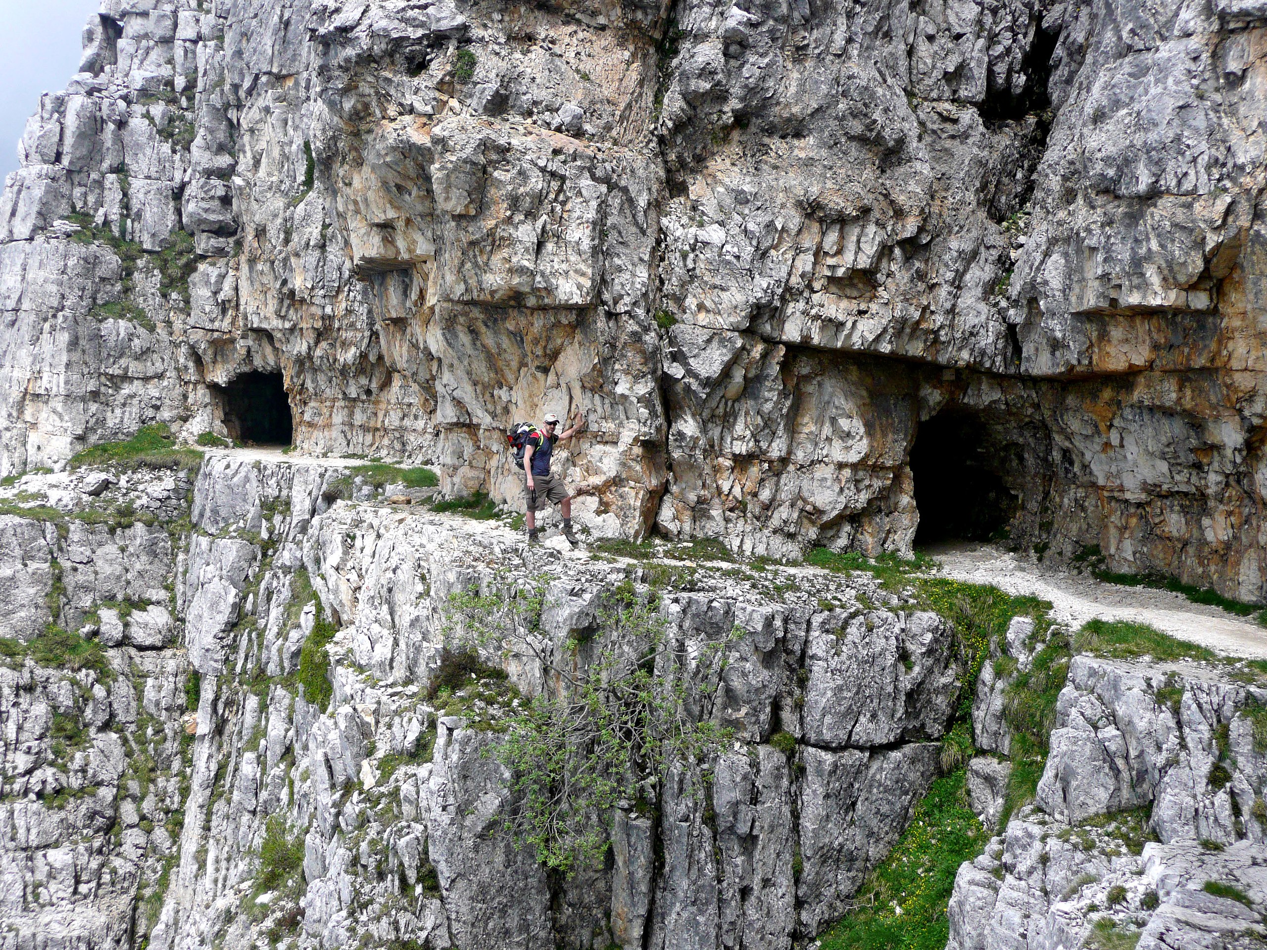 "Strada delle 52 gallerie" sul Pasubio, chiuso per crollo un tratto del ...