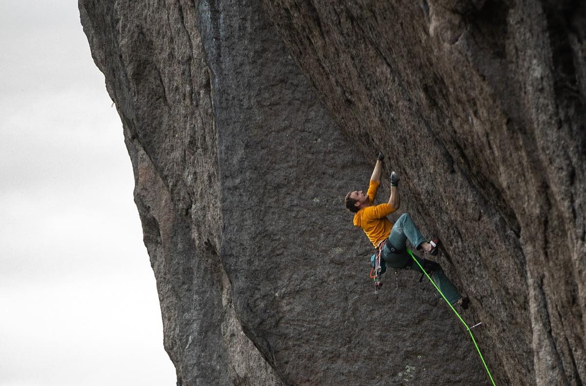 Pete Whittaker propone il grado 9A trad per Crow Royale - Montagna.TV