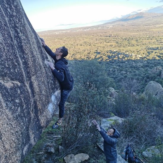 Adam Ondra sale flash El Elegido (8b+) a La Pedriza, in Spagna ...