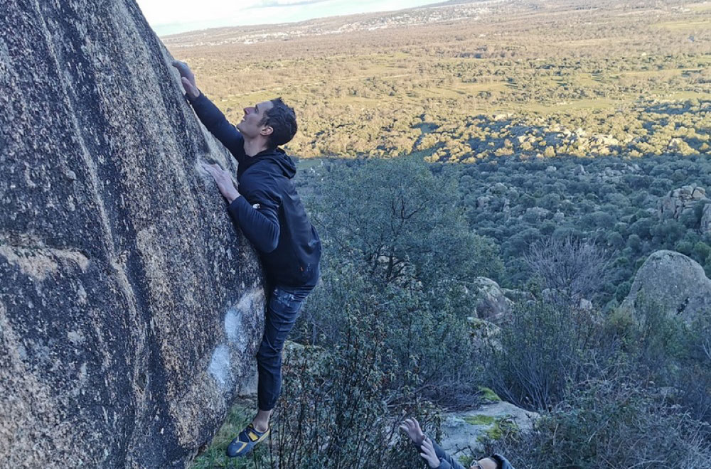 Adam Ondra sale flash El Elegido (8b+) a La Pedriza, in Spagna ...